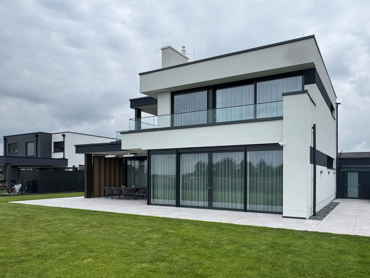 House by the lake in Brandenbug- AVANTECTURE