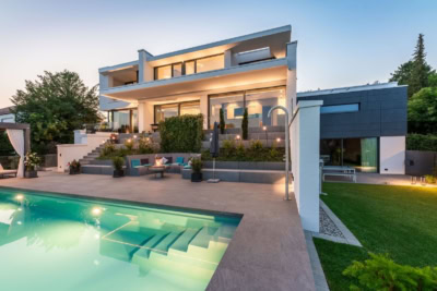 Haus mit Pool am Hang in Ulm - AVANTECTURE